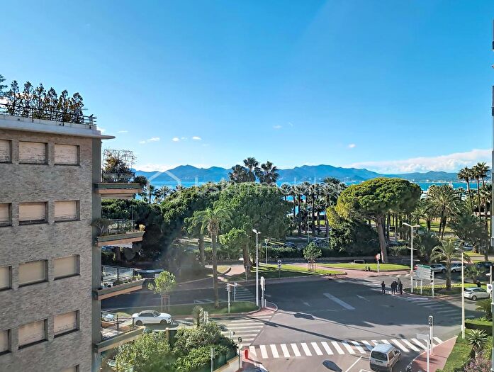 Appartement à vendre - Cannes, Pointe Croisette - 3 pièces - 2 chambres
