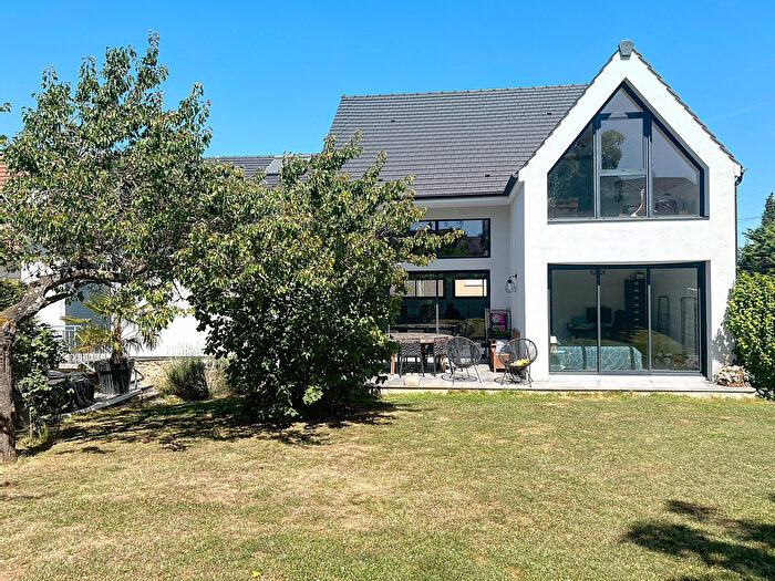 Jouy-en-Josas : Maison 8 pièces à vendre