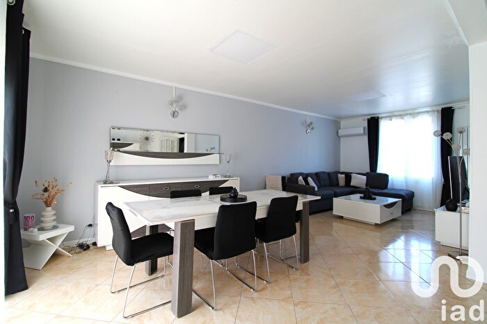 Maison à vendre - Trappes, La Boissière - 6 pièces - 5 chambres