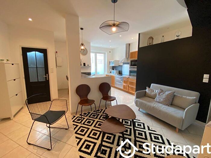 Appartement à louer - Saint Pierre, Croix - 1 pièce - 6 chambres