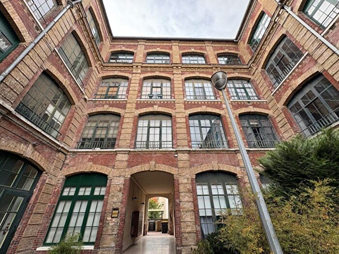 Appartement à vendre - Elbeuf, Centre-ville - 2 pièces - 1 chambre