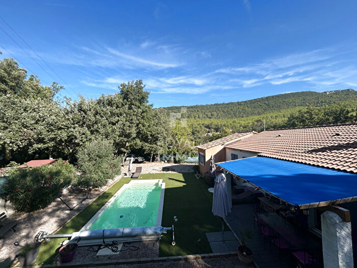 Maison à vendre - Sainte-Anastasie-sur-Issole - 5 pièces - 3 chambres