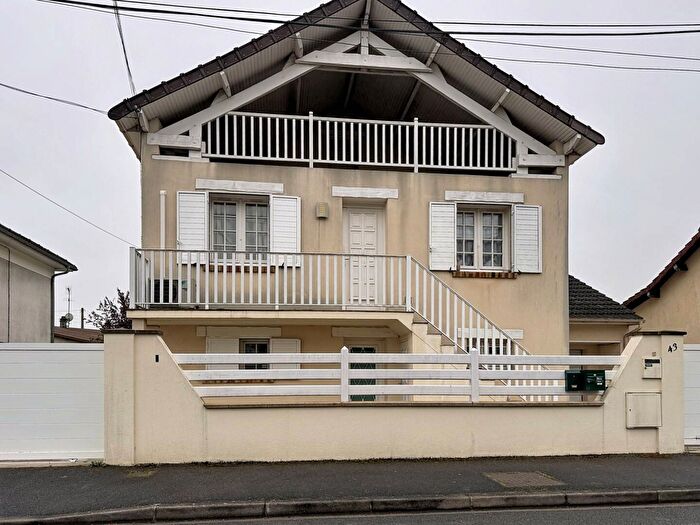 Appartement à louer - Pierre Lecorre, Paray-Vieille-Poste - 1 pièce