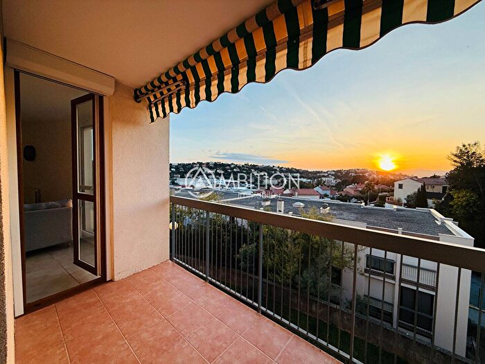 Appartement à louer - Petit Défend, Saint-Raphaël - 3 pièces - 2 chambres