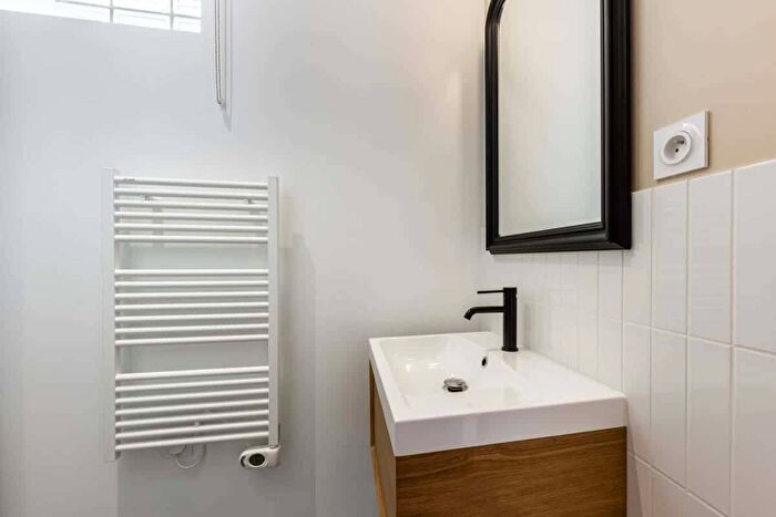 Hauts d'Asnières-Métro, Asnières-sur-Seine : Appartement 1 pièce à louer