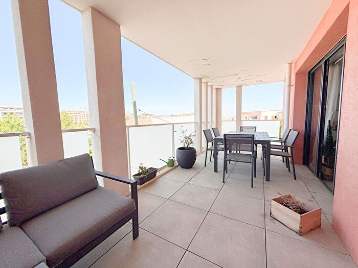 Appartement à louer - Aix-en-Provence, Les Milles - 3 pièces - 2 chambres