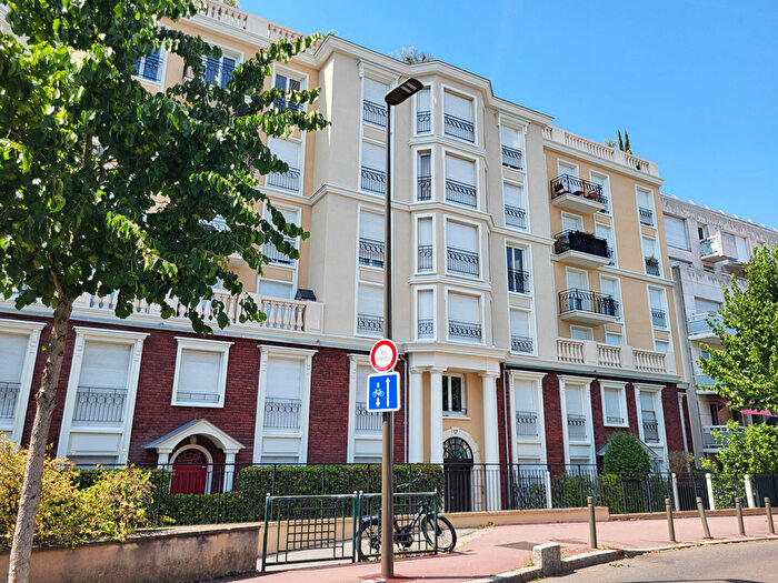 Appartement 1 pièce à louer - Suresnes, Centre-ville