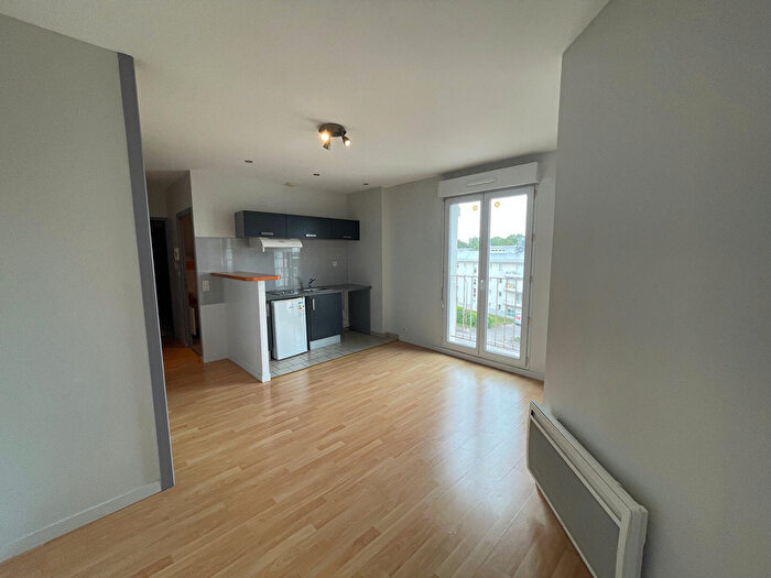 Saint-Julien-les-Villas : Appartement 2 pièces à louer