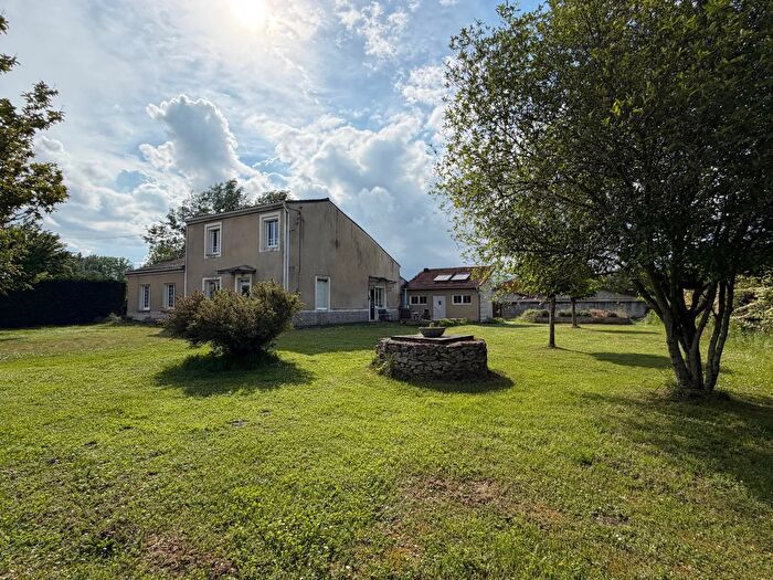 Maison 5 pièces à Étauliers, à vendre