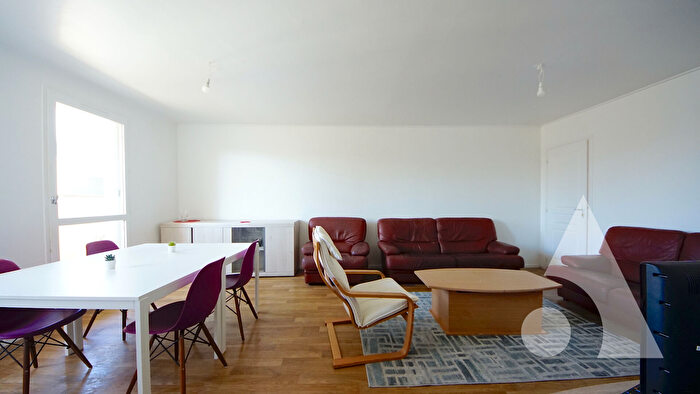 Appartement 6 pièces à Évry, Les Epinettes, à louer