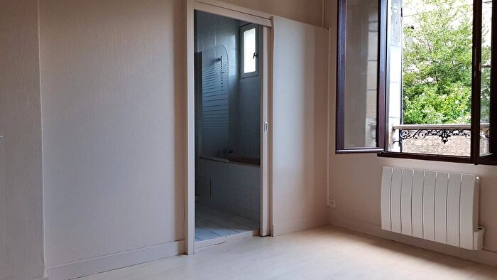 Appartement à louer - Gournay-Jaurès-Gare, Creil - 2 pièces - 1 chambre