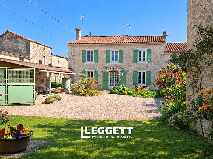 Maison à vendre - Aigre - 5 pièces - 3 chambres
