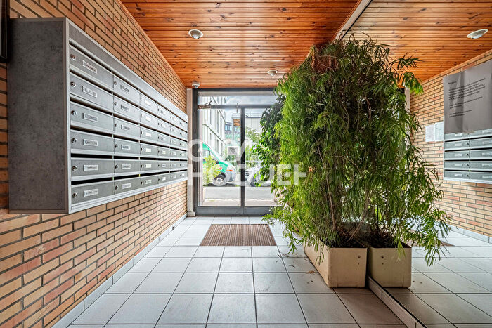 Asnières-sur-Seine, Gresillons, Voltaire : Appartement 2 pièces à vendre