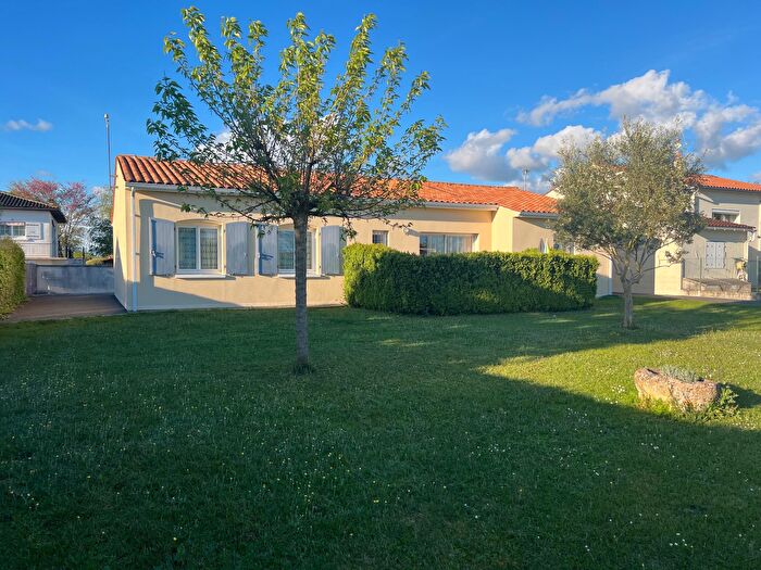 Saint-Julien-de-l'Escap : Maison 5 pièces à vendre