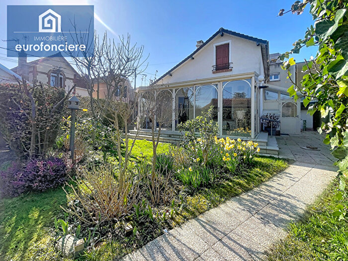 Maison 5 pièces à vendre - Saint-Julien-les-Villas