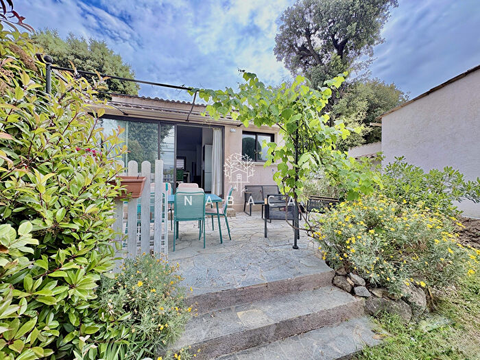 Maison à louer - Grasse, Saint-Antoine, Aspres, Plascassier - 2 pièces - 1 chambre