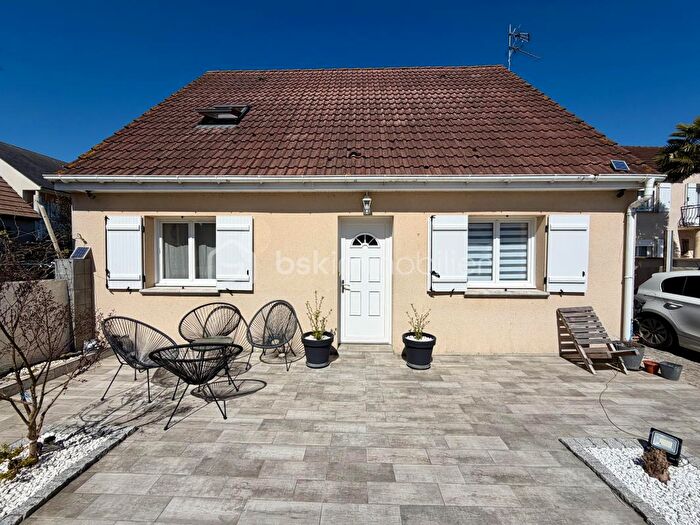 Maison à vendre - Beaugency - 5 pièces - 4 chambres