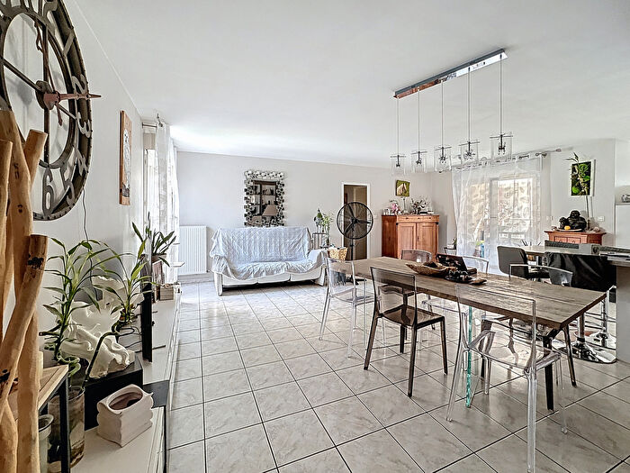 Appartement 4 pièces à Bourgoin-Jallieu, Centre-ville, Pont Saint-Michel, à vendre
