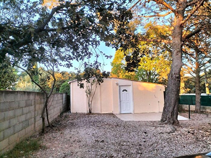 Maison à louer - Hôpital, Nîmes - 2 pièces - 1 chambre