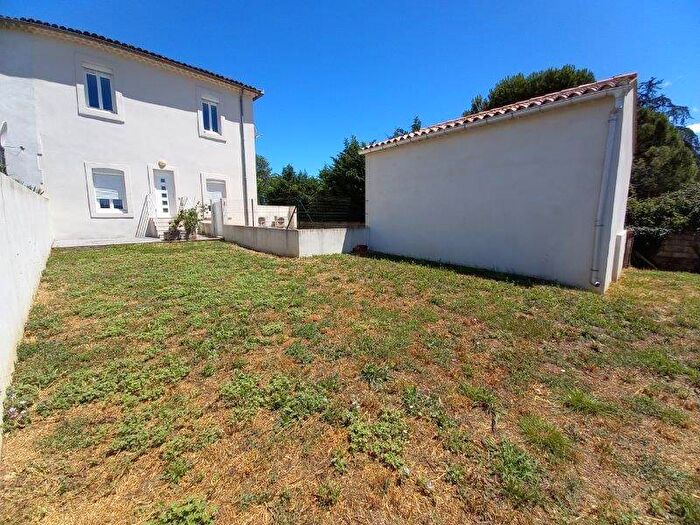 Appartement à louer - Saint-Hilaire-de-Brethmas - 3 pièces - 2 chambres