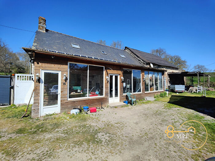 Maison à vendre - Saint-Georges-le-Gaultier - 6 pièces - 4 chambres