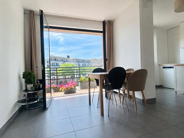 Appartement 2 pièces à Nanterre, Vieux Pont, à vendre