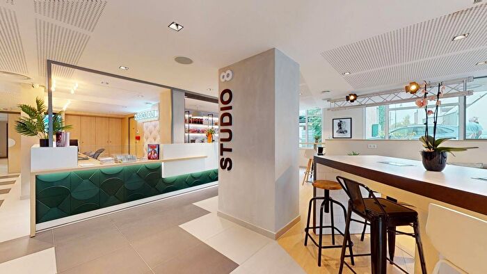 Appartement à louer - Centre Ville Nord Ouest, Fontainebleau - 1 pièce