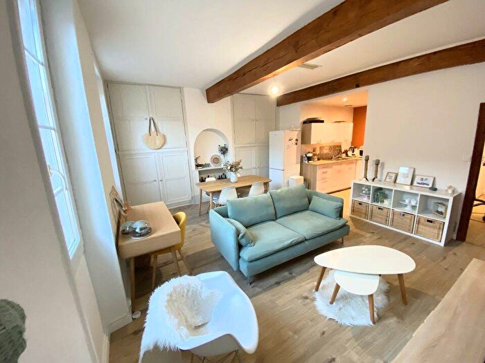 Appartement à louer - LIsle-Jourdain - 4 pièces - 3 chambres