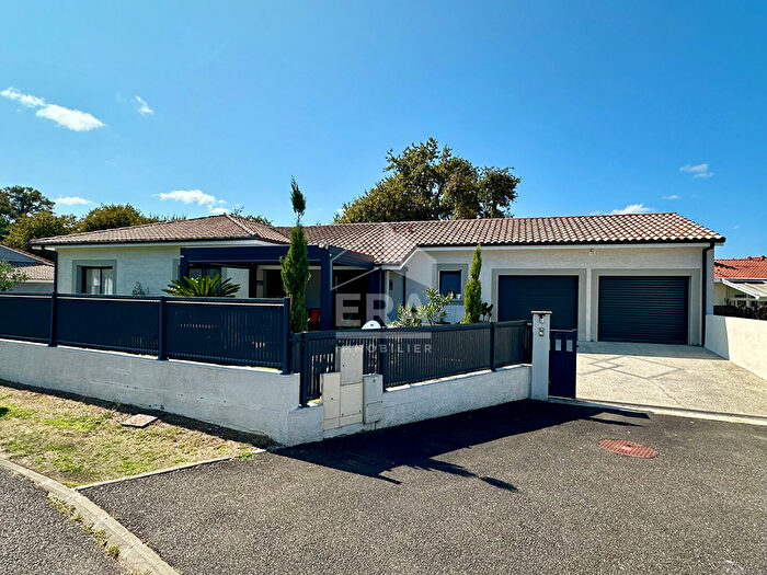 Maison à vendre - Saint-Pierre-du-Mont - 6 pièces - 4 chambres