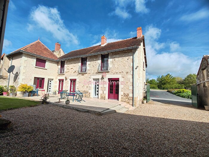 Maison à vendre - Antogny-le-Tillac - 6 pièces - 4 chambres