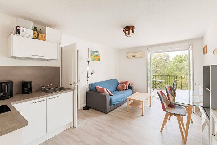 Appartement à louer - Montagne des Chèvres, Villeneuve-lès-Avignon - 2 pièces - 1 chambre