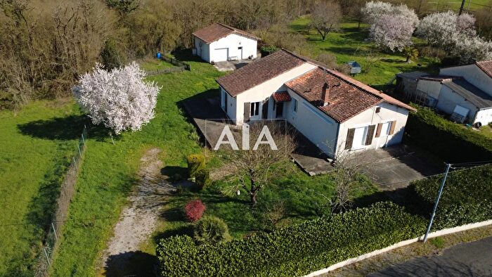 Maison à vendre - Luxé - 5 pièces - 3 chambres