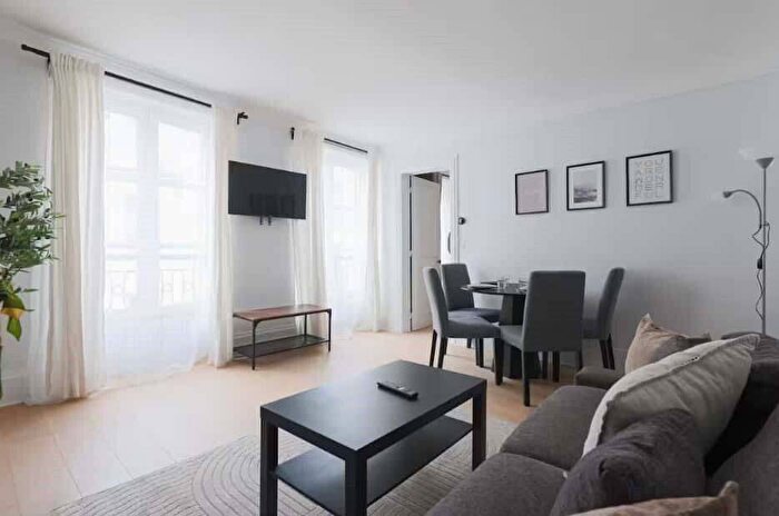 Appartement à louer - Saint Thomas dAquin, Paris ème arrondissement - 3 pièces - 2 chambres