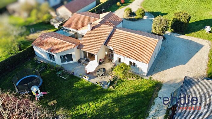 Maison à vendre - Quinçay - 6 pièces - 4 chambres