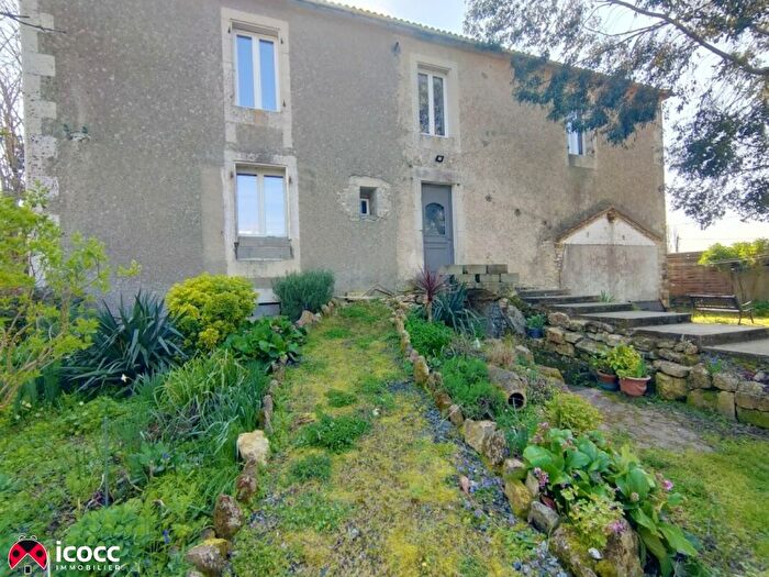 Sainte-Hermine : Maison 8 pièces à vendre