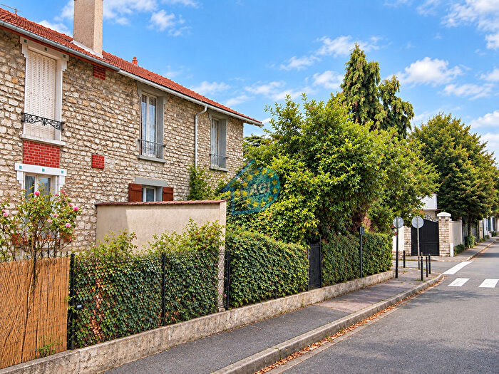 Mantes-la-Jolie, Centre-ville : Maison 5 pièces à vendre