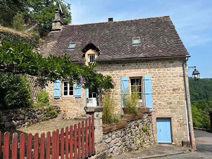 La Roche-Canillac : Maison 4 pièces à vendre
