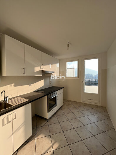 Appartement à louer - Grenoble, Alliés, Alpins - 4 pièces - 3 chambres