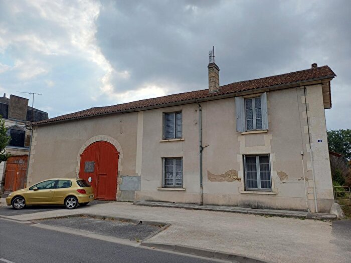 Chalais - Maison 7 pièces à vendre