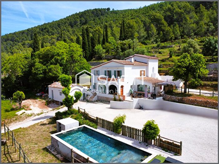 Solliès-Toucas : Maison 8 pièces à vendre