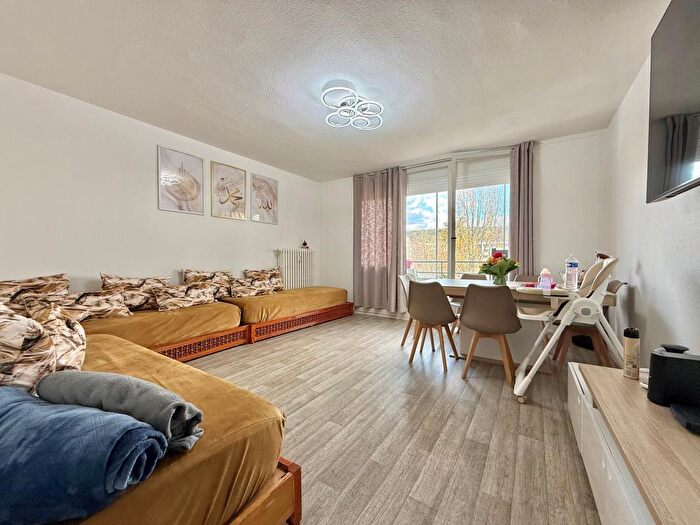Appartement à vendre - Chenôve, Chenôve - 5 pièces - 4 chambres