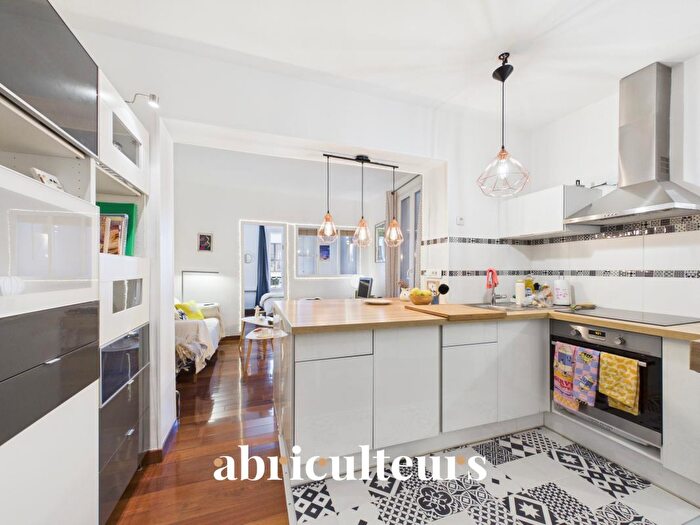 Paris 11ème, République, Saint-Ambroise : Appartement 2 pièces à vendre