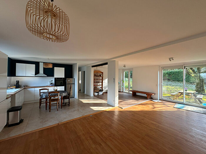 Maison 8 pièces à Aiguefonde, à louer