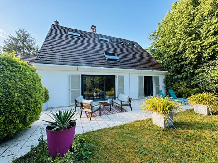 Maison 8 pièces à vendre à Gouvieux
