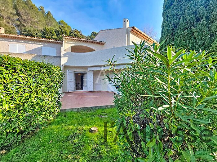 Maison à louer - Le Grand Duc-Minelle, Mandelieu la Napoule - 5 pièces - 4 chambres