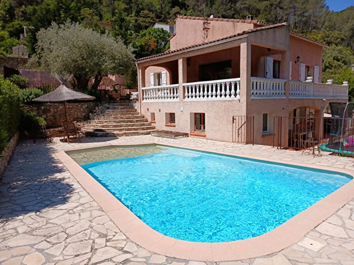 Maison à vendre - Solliès-Toucas - 7 pièces - 4 chambres