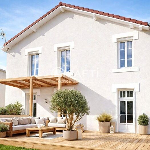 Maison à vendre - Lourdes, Centre-ville, Place Peyramale, Gare - 6 pièces - 4 chambres