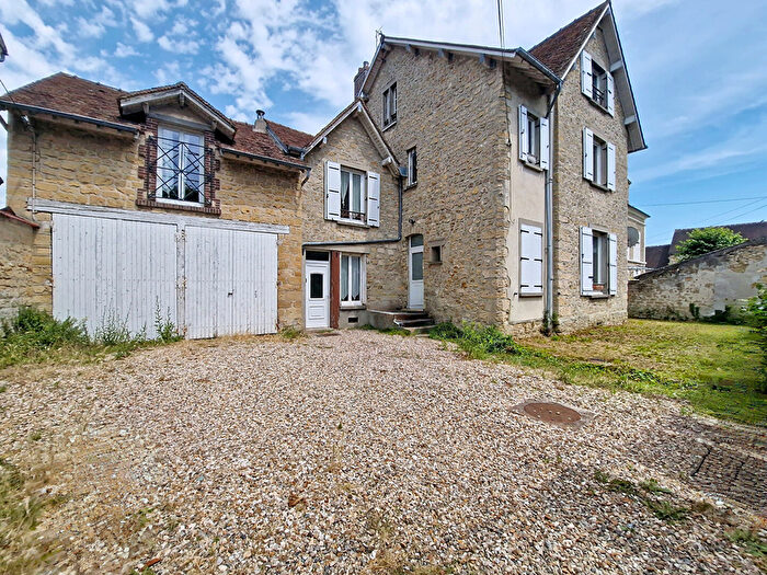 Maison 11 pièces à Us, à vendre
