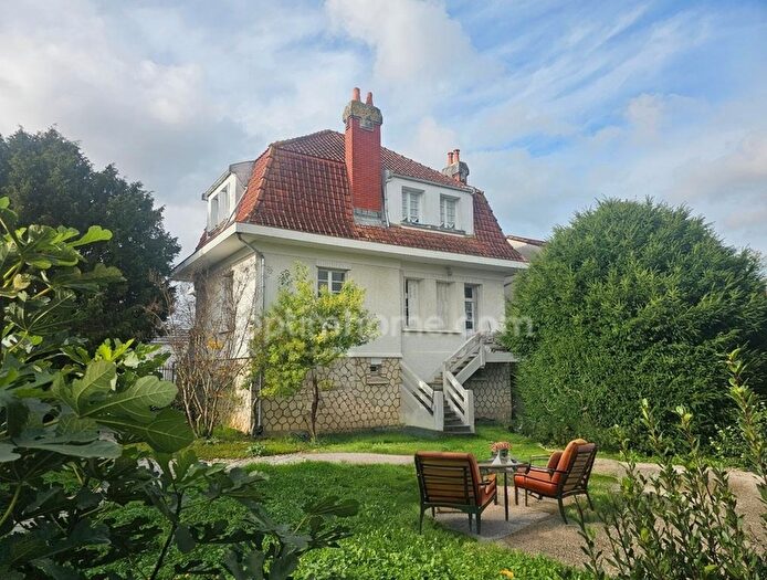 Maison à vendre - Soyaux - 8 pièces - 6 chambres