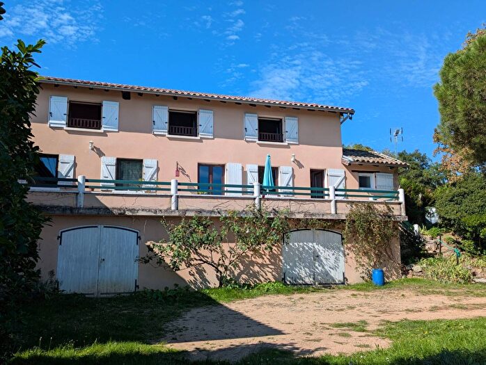 Maison à louer - Lantignié - 6 pièces - 4 chambres